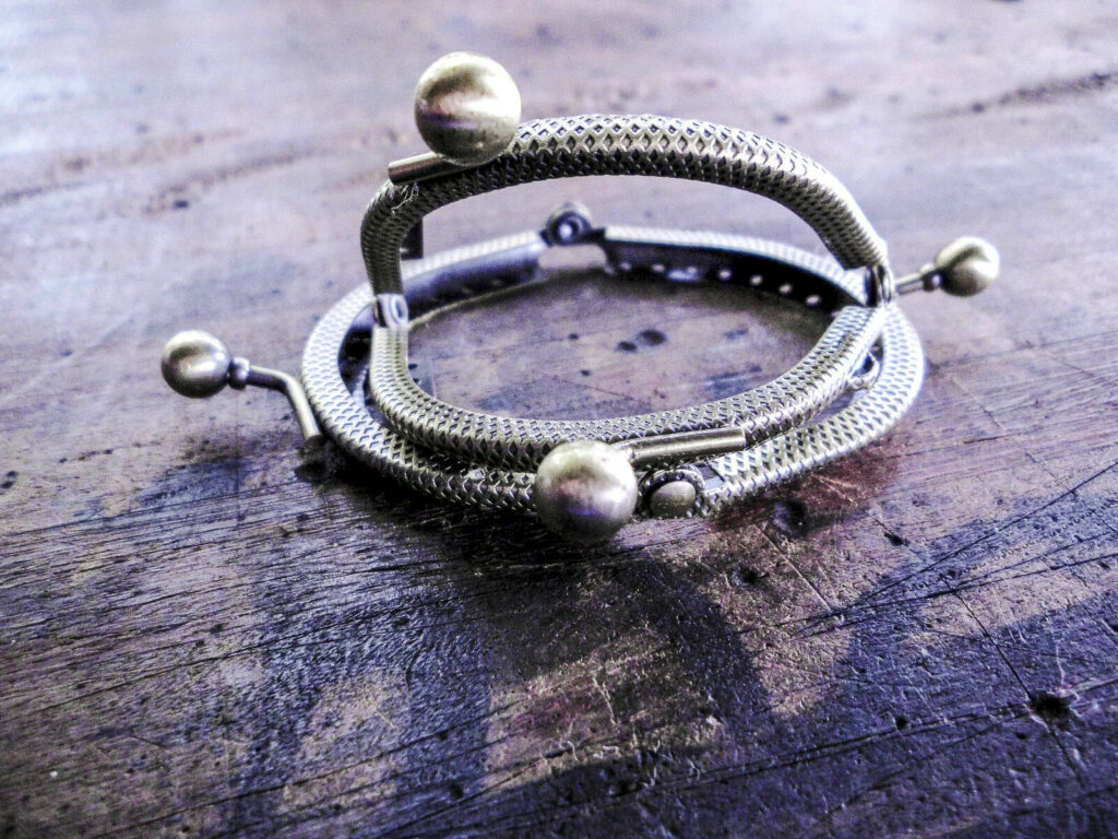 Kiss Lock Clasp Purse Frames – 3 sizes – Antique Brass – Jasz-it-up ...