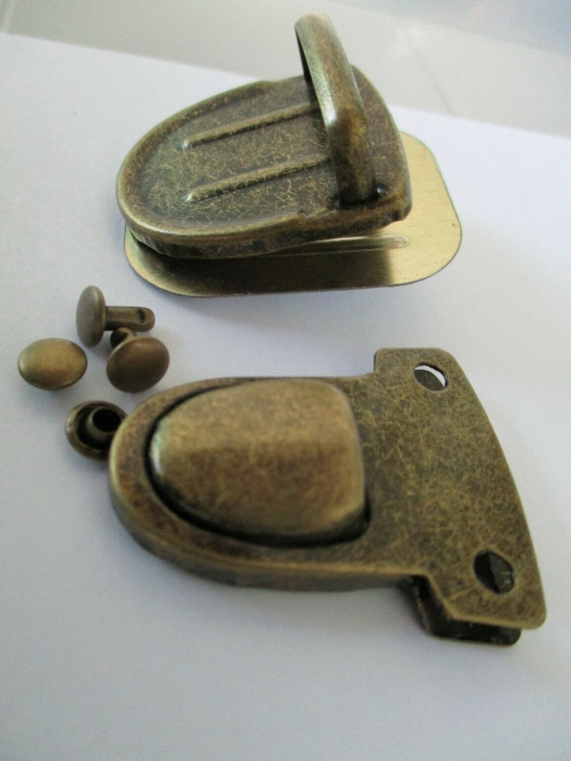 Catches Latches Metal Tuck n Snap Catch Lock Antique Brass 30x40mm w-dc ...